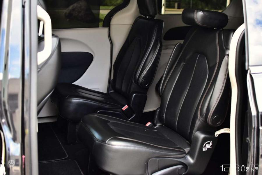 Black Chrysler Pacifica 2020 in Kretinga, with an engine capacity of 3.60 L and mileage of 189 thousand km for 14200 €, photo 17 on AUTOMOTO.COM.LV