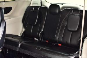 Black Chrysler Pacifica 2020 in Kretinga, with an engine capacity of 3.60 L and mileage of 189 thousand km for 14200 €, photo 18 on AUTOMOTO.COM.LV