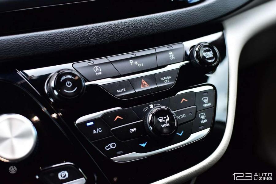 Black Chrysler Pacifica 2020 in Kretinga, with an engine capacity of 3.60 L and mileage of 189 thousand km for 14200 €, photo 21 on AUTOMOTO.COM.LV
