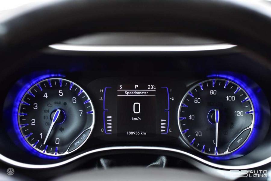 Black Chrysler Pacifica 2020 in Kretinga, with an engine capacity of 3.60 L and mileage of 189 thousand km for 14200 €, photo 26 on AUTOMOTO.COM.LV