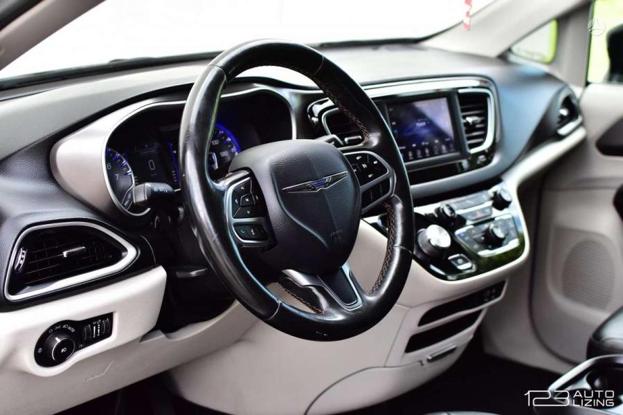 Black Chrysler Pacifica 2020 in Kretinga, with an engine capacity of 3.60 L and mileage of 189 thousand km for 14200 €, photo 28 on AUTOMOTO.COM.LV