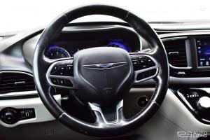 Black Chrysler Pacifica 2020 in Kretinga, with an engine capacity of 3.60 L and mileage of 189 thousand km for 14200 €, photo 29 on AUTOMOTO.COM.LV