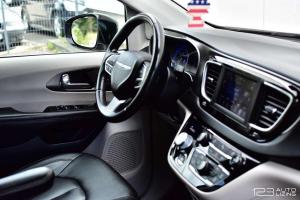 Black Chrysler Pacifica 2020 in Kretinga, with an engine capacity of 3.60 L and mileage of 189 thousand km for 14200 €, photo 31 on AUTOMOTO.COM.LV