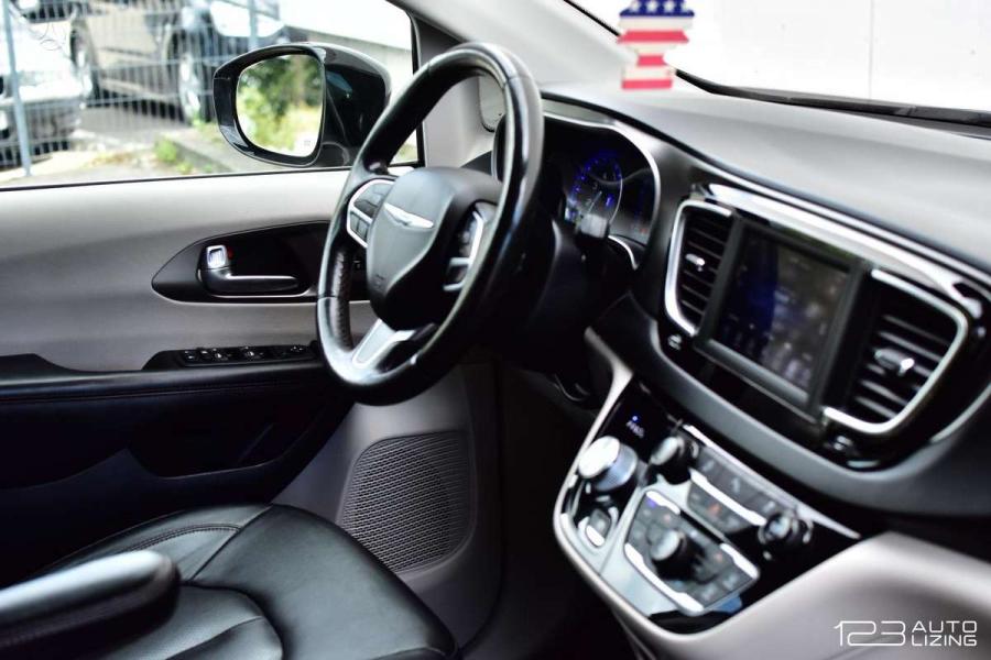 Black Chrysler Pacifica 2020 in Kretinga, with an engine capacity of 3.60 L and mileage of 189 thousand km for 14200 €, photo 31 on AUTOMOTO.COM.LV