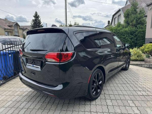 Крайслер Пасифик 2020 в Шяуляй на AUTOMOTO.COM.LV Черный Крайслер Пасифик 2020 в Шяуляй, объемом двигателя 3.60 л и пробегом 230 тыс. км за 15200 €, фото 6 на AUTOMOTO.COM.LV