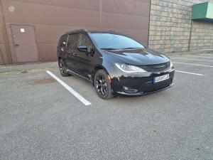 Melns Chrysler Pacifica 2020 Viļņa, ar dzinēja tilpumu 3.60 L un nobraukumu 55 tūkst. km par 20500 €, foto 4 vietnē AUTOMOTO.COM.LV