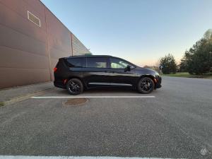 Melns Chrysler Pacifica 2020 Viļņa, ar dzinēja tilpumu 3.60 L un nobraukumu 55 tūkst. km par 20500 €, foto 7 vietnē AUTOMOTO.COM.LV