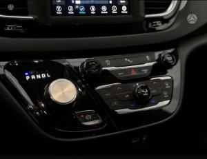 Melns Chrysler Pacifica 2020 Viļņa, ar dzinēja tilpumu 3.60 L un nobraukumu 55 tūkst. km par 20500 €, foto 13 vietnē AUTOMOTO.COM.LV
