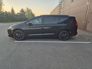 Melns Chrysler Pacifica 2020 Viļņa, ar dzinēja tilpumu 3.60 L un nobraukumu 55 tūkst. km par 20500 €, foto 14 vietnē AUTOMOTO.COM.LV