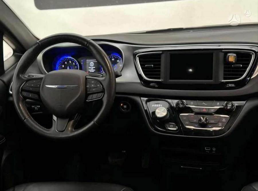 Melns Chrysler Pacifica 2020 Viļņa, ar dzinēja tilpumu 3.60 L un nobraukumu 55 tūkst. km par 20500 €, foto 16 vietnē AUTOMOTO.COM.LV