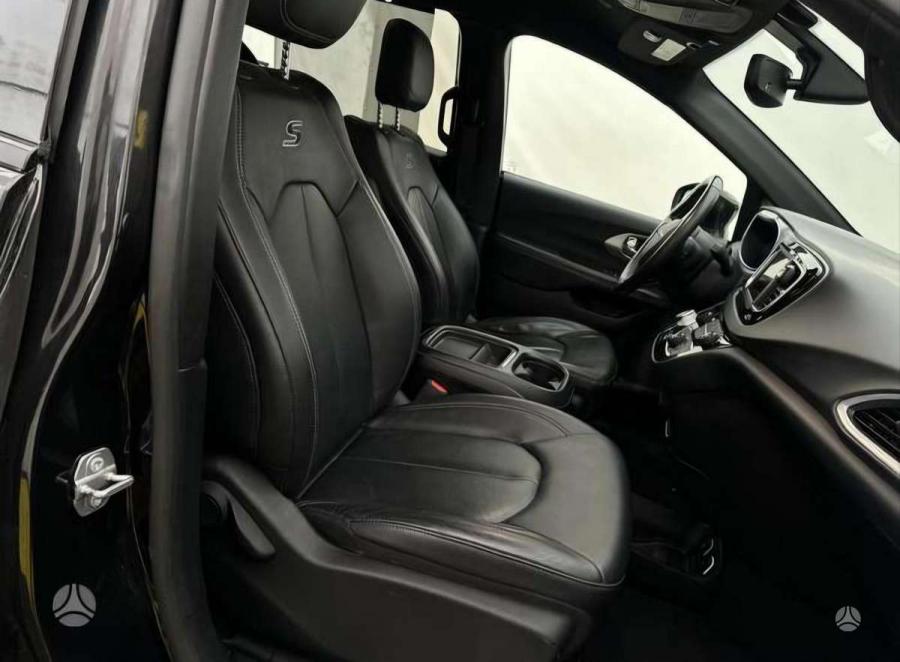 Melns Chrysler Pacifica 2020 Viļņa, ar dzinēja tilpumu 3.60 L un nobraukumu 55 tūkst. km par 20500 €, foto 18 vietnē AUTOMOTO.COM.LV
