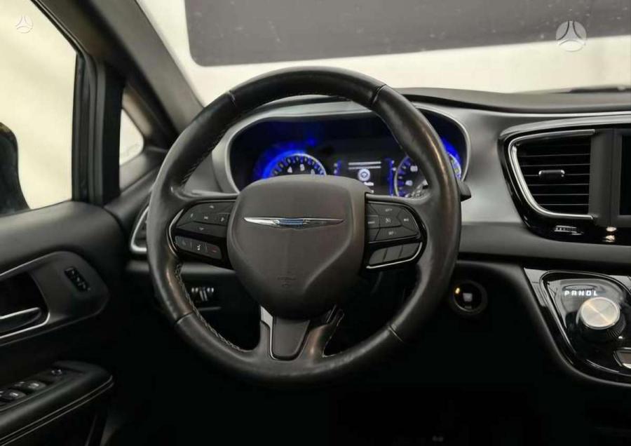 Melns Chrysler Pacifica 2020 Viļņa, ar dzinēja tilpumu 3.60 L un nobraukumu 55 tūkst. km par 20500 €, foto 19 vietnē AUTOMOTO.COM.LV
