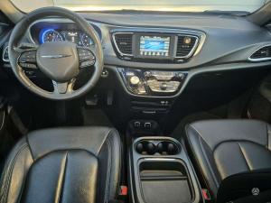 Melns Chrysler Pacifica 2020 Viļņa, ar dzinēja tilpumu 3.60 L un nobraukumu 55 tūkst. km par 20500 €, foto 24 vietnē AUTOMOTO.COM.LV
