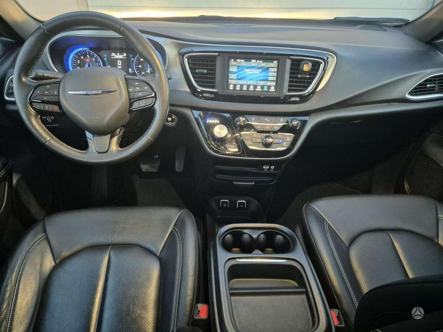 Melns Chrysler Pacifica 2020 Viļņa, ar dzinēja tilpumu 3.60 L un nobraukumu 55 tūkst. km par 20500 €, foto 24 vietnē AUTOMOTO.COM.LV