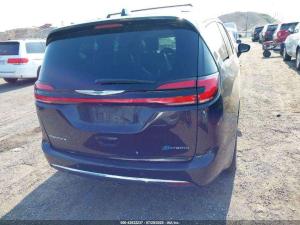 Black Chrysler Pacifica 2021 in Panevezys, with an engine capacity of 3.60 L and mileage of 217 thousand km for 13600 €, photo 6 on AUTOMOTO.COM.LV