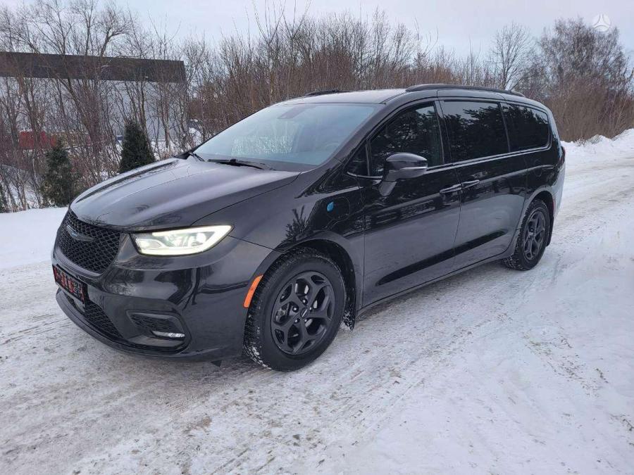 Melns Chrysler Pacifica 2021 Šauļi, ar dzinēja tilpumu 3.61 L un nobraukumu 187 tūkst. km par 21500 €, foto 3 vietnē AUTOMOTO.COM.LV