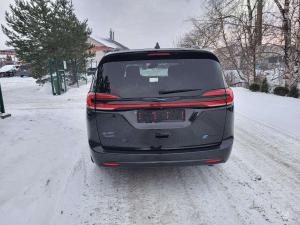 Melns Chrysler Pacifica 2021 Šauļi, ar dzinēja tilpumu 3.61 L un nobraukumu 187 tūkst. km par 21500 €, foto 6 vietnē AUTOMOTO.COM.LV