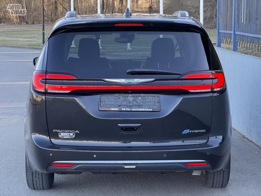 Melns Chrysler Pacifica 2021 Viļņa, ar dzinēja tilpumu 3.60 L un nobraukumu 136 tūkst. km par 31000 €, foto 6 vietnē AUTOMOTO.COM.LV