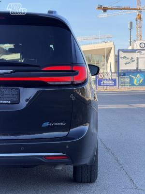 Melns Chrysler Pacifica 2021 Viļņa, ar dzinēja tilpumu 3.60 L un nobraukumu 136 tūkst. km par 31000 €, foto 7 vietnē AUTOMOTO.COM.LV