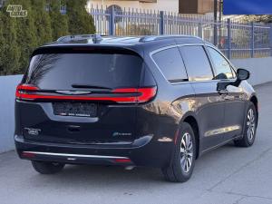 Melns Chrysler Pacifica 2021 Viļņa, ar dzinēja tilpumu 3.60 L un nobraukumu 136 tūkst. km par 31000 €, foto 8 vietnē AUTOMOTO.COM.LV