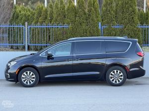 Melns Chrysler Pacifica 2021 Viļņa, ar dzinēja tilpumu 3.60 L un nobraukumu 136 tūkst. km par 27000 €, foto 3 vietnē AUTOMOTO.COM.LV