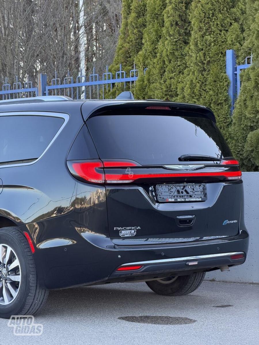 Melns Chrysler Pacifica 2021 Viļņa, ar dzinēja tilpumu 3.60 L un nobraukumu 136 tūkst. km par 27000 €, foto 6 vietnē AUTOMOTO.COM.LV