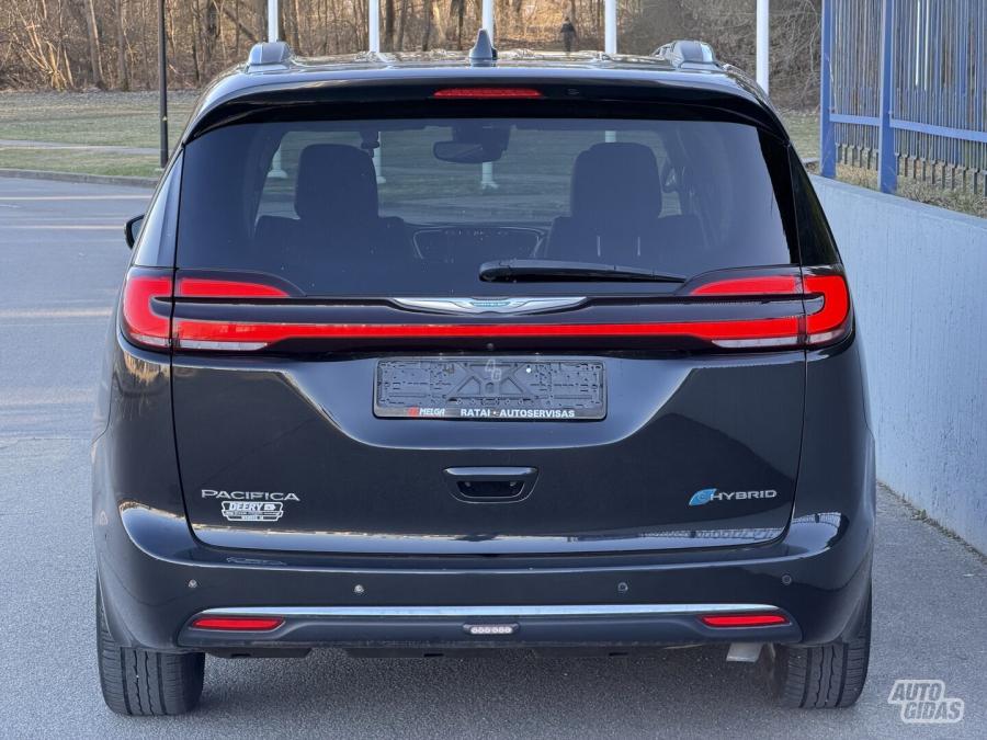 Melns Chrysler Pacifica 2021 Viļņa, ar dzinēja tilpumu 3.60 L un nobraukumu 136 tūkst. km par 27000 €, foto 7 vietnē AUTOMOTO.COM.LV