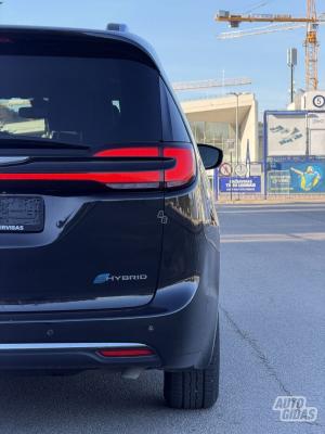 Melns Chrysler Pacifica 2021 Viļņa, ar dzinēja tilpumu 3.60 L un nobraukumu 136 tūkst. km par 27000 €, foto 8 vietnē AUTOMOTO.COM.LV