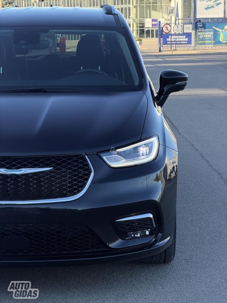 Melns Chrysler Pacifica 2021 Viļņa, ar dzinēja tilpumu 3.60 L un nobraukumu 136 tūkst. km par 27000 €, foto 11 vietnē AUTOMOTO.COM.LV