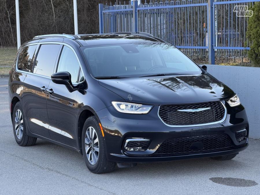 Melns Chrysler Pacifica 2021 Viļņa, ar dzinēja tilpumu 3.60 L un nobraukumu 136 tūkst. km par 27000 €, foto 12 vietnē AUTOMOTO.COM.LV