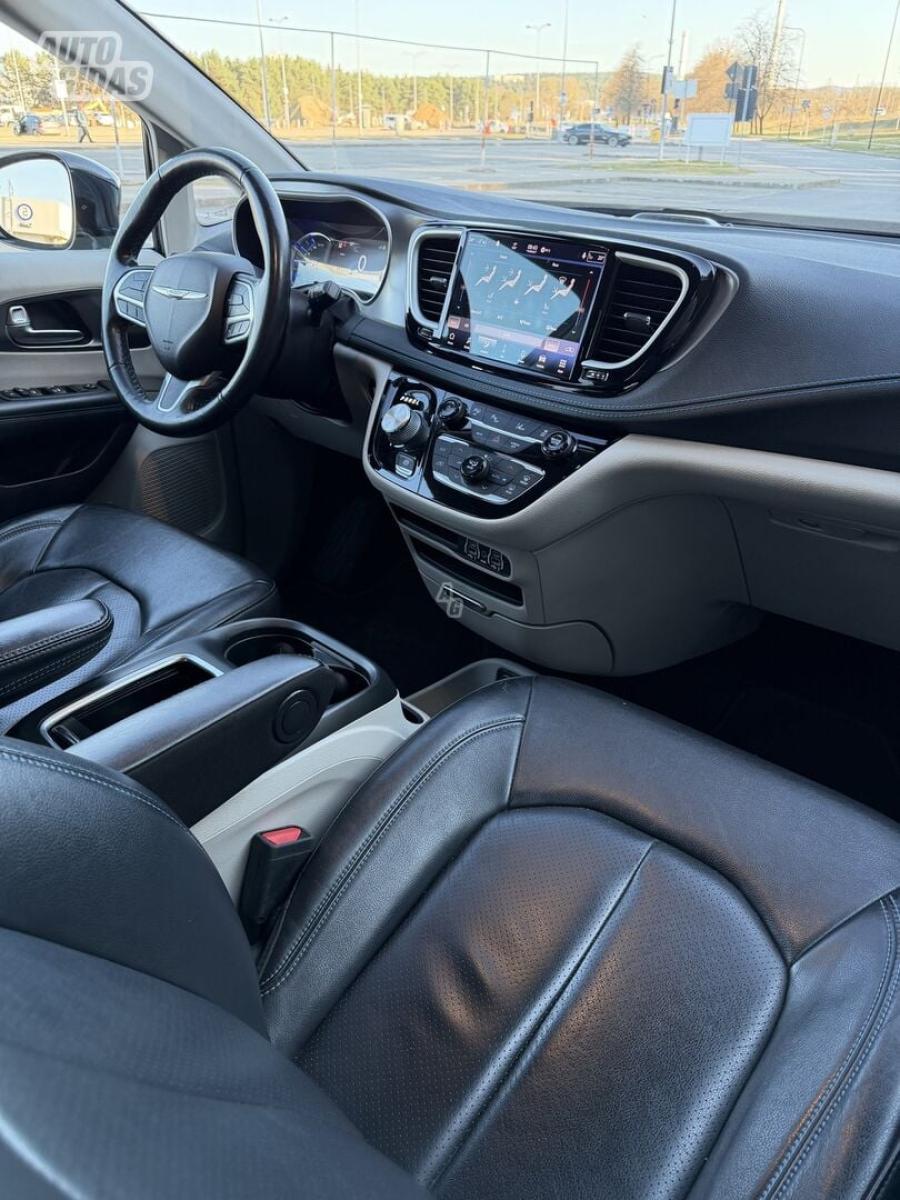 Melns Chrysler Pacifica 2021 Viļņa, ar dzinēja tilpumu 3.60 L un nobraukumu 136 tūkst. km par 27000 €, foto 15 vietnē AUTOMOTO.COM.LV