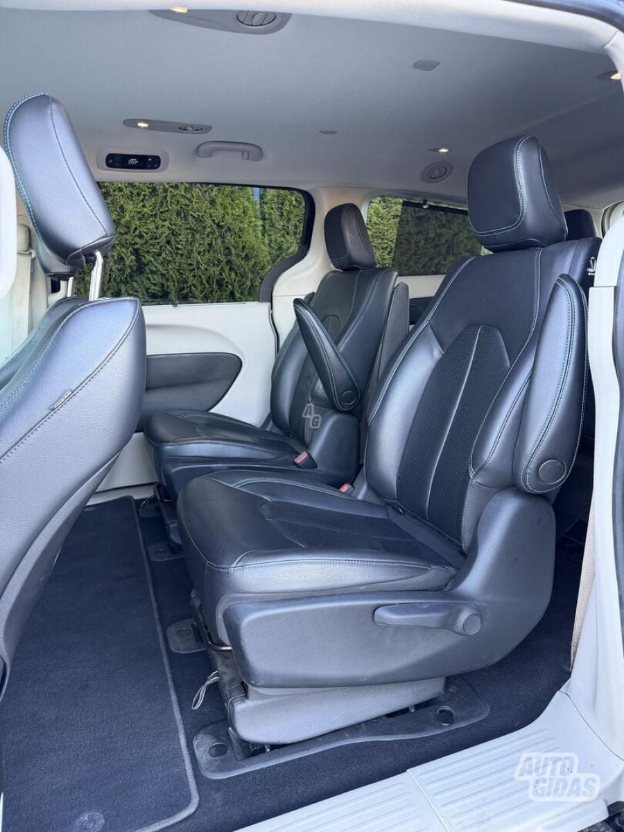 Melns Chrysler Pacifica 2021 Viļņa, ar dzinēja tilpumu 3.60 L un nobraukumu 136 tūkst. km par 27000 €, foto 28 vietnē AUTOMOTO.COM.LV