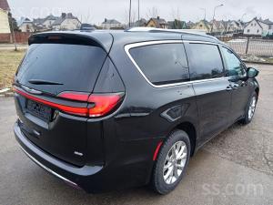 Melns Chrysler Pacifica 2021 Rīga, ar dzinēja tilpumu 3.60 L un nobraukumu 78 tūkst. km par 29900 €, foto 5 vietnē AUTOMOTO.COM.LV