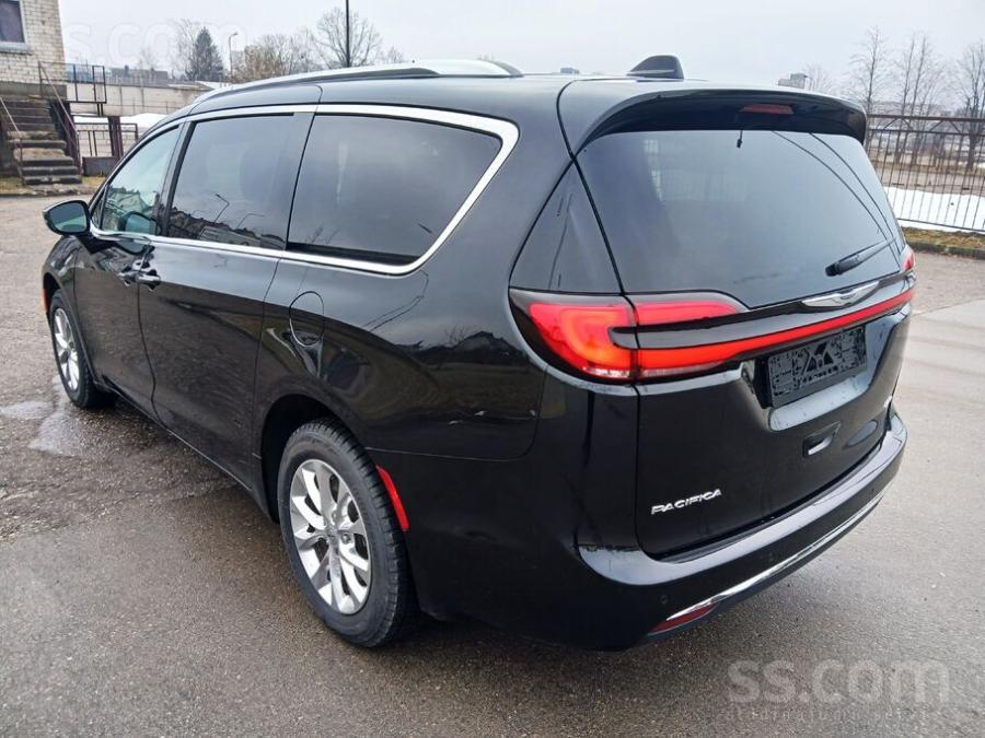 Melns Chrysler Pacifica 2021 Rīga, ar dzinēja tilpumu 3.60 L un nobraukumu 78 tūkst. km par 29900 €, foto 7 vietnē AUTOMOTO.COM.LV