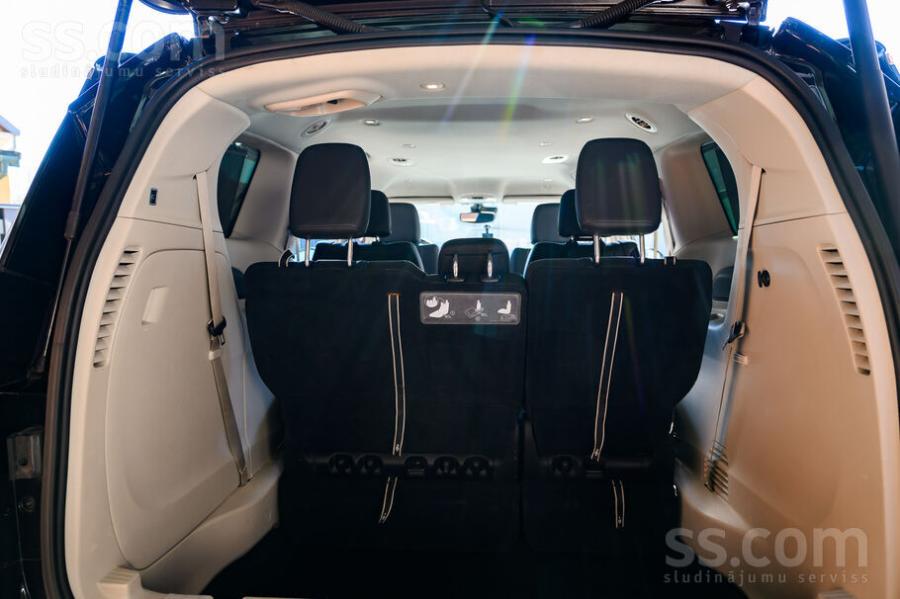 Black Chrysler Pacifica 2021 in Liepaja, with an engine capacity of 3.60 L and mileage of 51 thousand km for 31900 €, photo 6 on AUTOMOTO.COM.LV