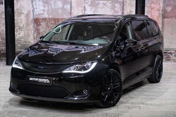 Melns Chrysler Pacifica 2021 Kauņa, ar dzinēja tilpumu 3.60 L un nobraukumu 68 tūkst. km par 24700 €, foto  vietnē AUTOMOTO.COM.LV