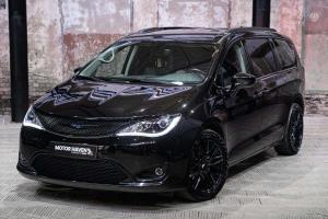 Melns Chrysler Pacifica 2021 Kauņa, ar dzinēja tilpumu 3.60 L un nobraukumu 68 tūkst. km par 24700 €, foto 1 vietnē AUTOMOTO.COM.LV