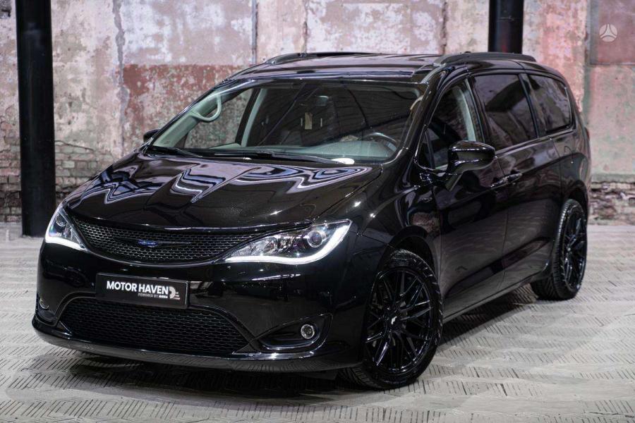 Melns Chrysler Pacifica 2021 Kauņa, ar dzinēja tilpumu 3.60 L un nobraukumu 68 tūkst. km par 24700 €, foto 1 vietnē AUTOMOTO.COM.LV