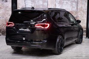 Melns Chrysler Pacifica 2021 Kauņa, ar dzinēja tilpumu 3.60 L un nobraukumu 68 tūkst. km par 24700 €, foto 5 vietnē AUTOMOTO.COM.LV