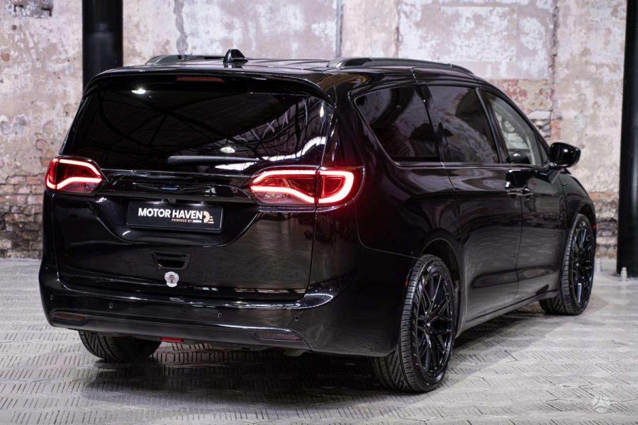 Melns Chrysler Pacifica 2021 Kauņa, ar dzinēja tilpumu 3.60 L un nobraukumu 68 tūkst. km par 24700 €, foto 5 vietnē AUTOMOTO.COM.LV