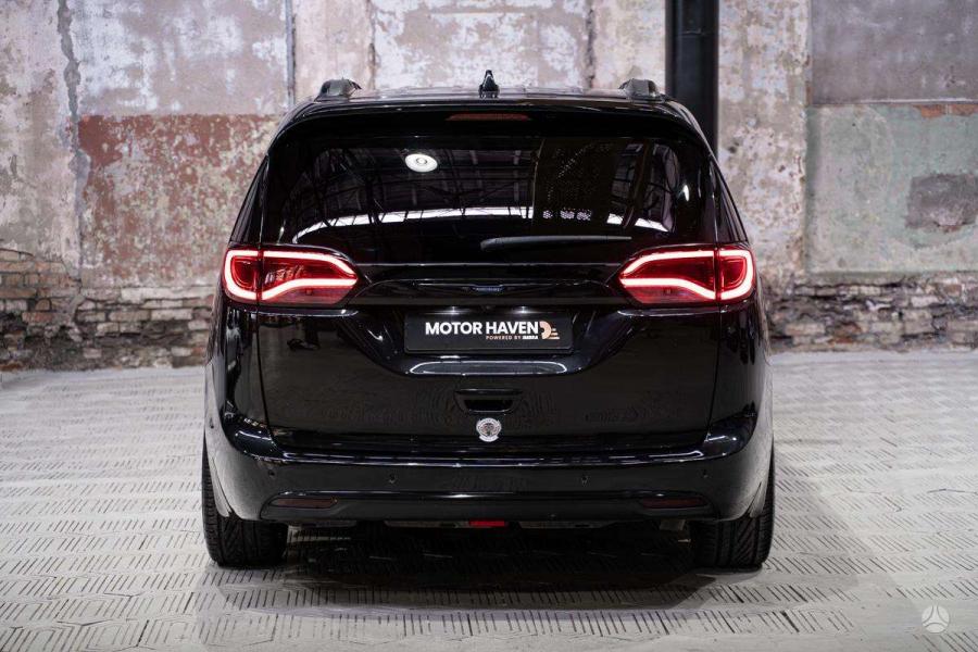 Melns Chrysler Pacifica 2021 Kauņa, ar dzinēja tilpumu 3.60 L un nobraukumu 68 tūkst. km par 24700 €, foto 6 vietnē AUTOMOTO.COM.LV