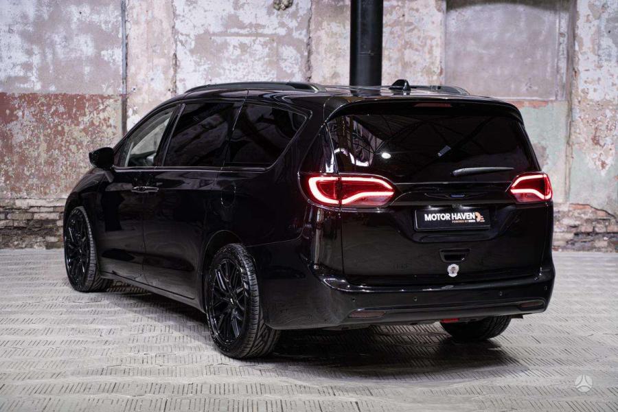 Melns Chrysler Pacifica 2021 Kauņa, ar dzinēja tilpumu 3.60 L un nobraukumu 68 tūkst. km par 24700 €, foto 7 vietnē AUTOMOTO.COM.LV
