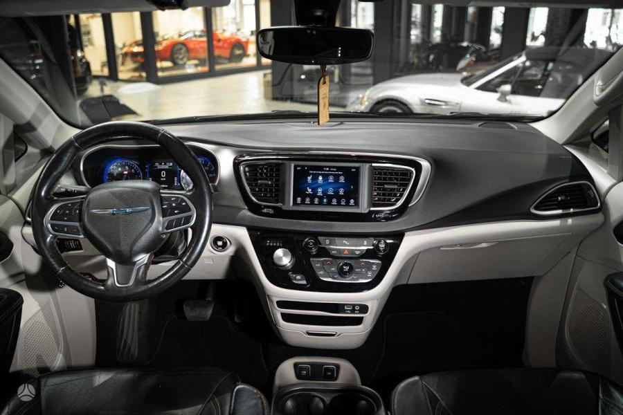 Melns Chrysler Pacifica 2021 Kauņa, ar dzinēja tilpumu 3.60 L un nobraukumu 68 tūkst. km par 24700 €, foto 10 vietnē AUTOMOTO.COM.LV