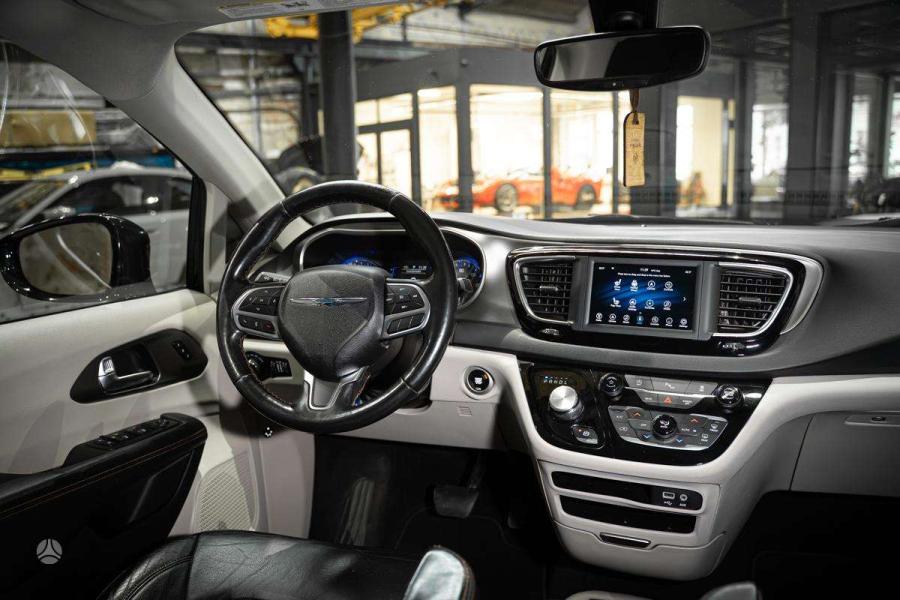 Melns Chrysler Pacifica 2021 Kauņa, ar dzinēja tilpumu 3.60 L un nobraukumu 68 tūkst. km par 24700 €, foto 11 vietnē AUTOMOTO.COM.LV