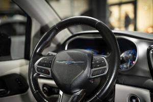 Melns Chrysler Pacifica 2021 Kauņa, ar dzinēja tilpumu 3.60 L un nobraukumu 68 tūkst. km par 24700 €, foto 12 vietnē AUTOMOTO.COM.LV
