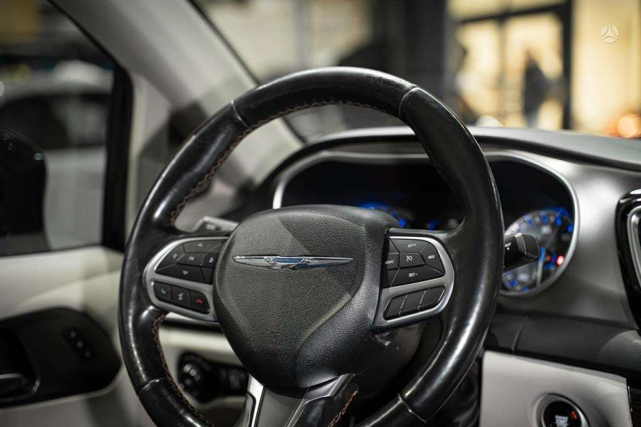 Melns Chrysler Pacifica 2021 Kauņa, ar dzinēja tilpumu 3.60 L un nobraukumu 68 tūkst. km par 24700 €, foto 12 vietnē AUTOMOTO.COM.LV