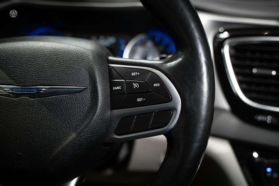 Melns Chrysler Pacifica 2021 Kauņa, ar dzinēja tilpumu 3.60 L un nobraukumu 68 tūkst. km par 24700 €, foto 18 vietnē AUTOMOTO.COM.LV