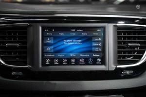 Melns Chrysler Pacifica 2021 Kauņa, ar dzinēja tilpumu 3.60 L un nobraukumu 68 tūkst. km par 24700 €, foto 23 vietnē AUTOMOTO.COM.LV