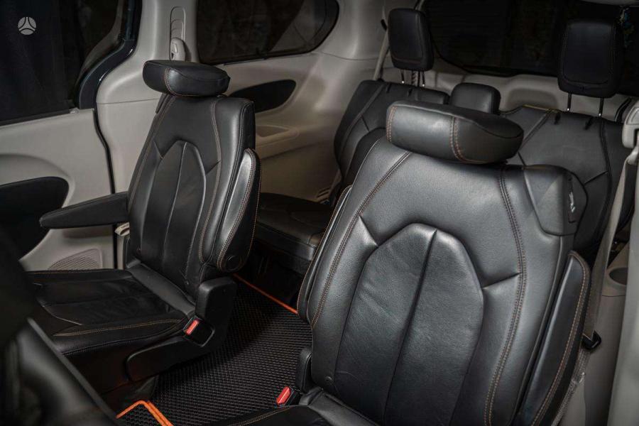 Melns Chrysler Pacifica 2021 Kauņa, ar dzinēja tilpumu 3.60 L un nobraukumu 68 tūkst. km par 24700 €, foto 26 vietnē AUTOMOTO.COM.LV