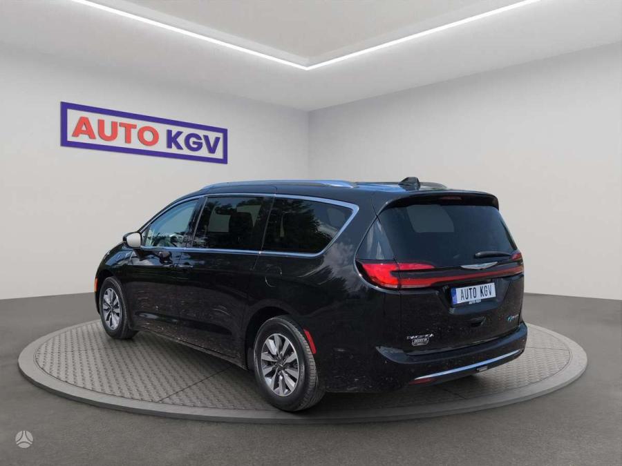 Melns Chrysler Pacifica 2021 Viļņa, ar dzinēja tilpumu 3.60 L un nobraukumu 136 tūkst. km par 28999 €, foto 4 vietnē AUTOMOTO.COM.LV